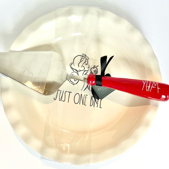 Rae Dunn | Kitchen | Rae Dunn Disney Snow White Just One Bite Pie Dish ...